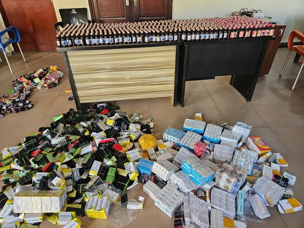Police arrest two drug barons, recover large quantity of illicit drugs ...